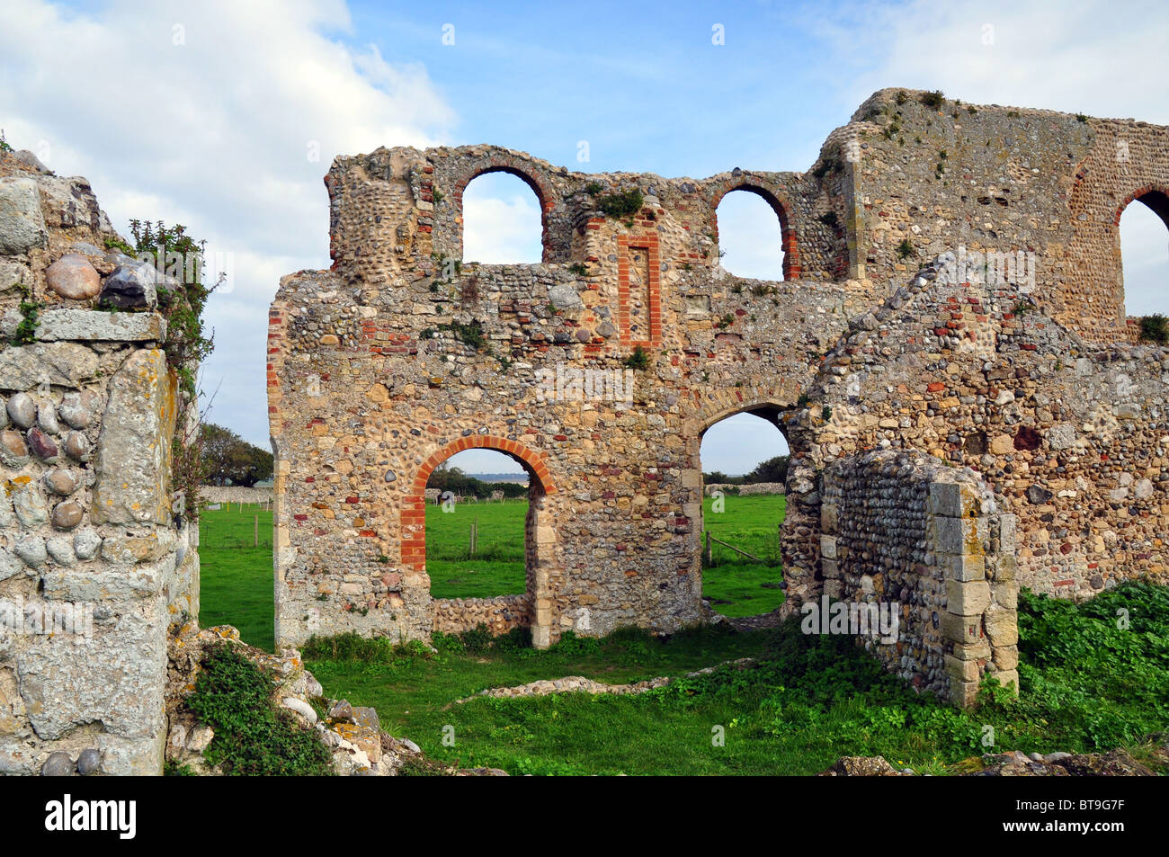 Dunwich ruins hi-res stock photography and images - Alamy