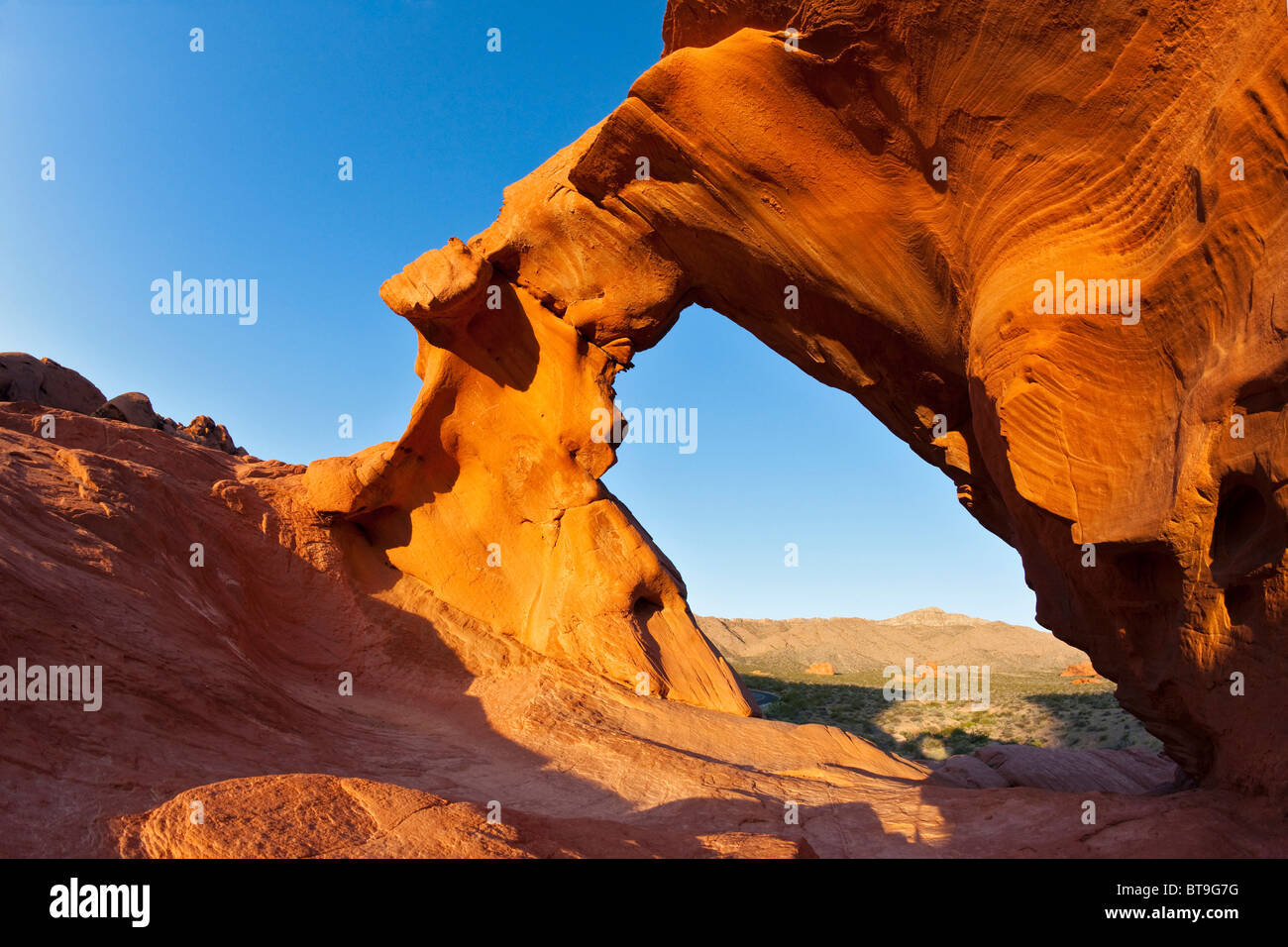 Arch Rock, natural stone arch, Valley of Fire State Park, Nevada, USA ...