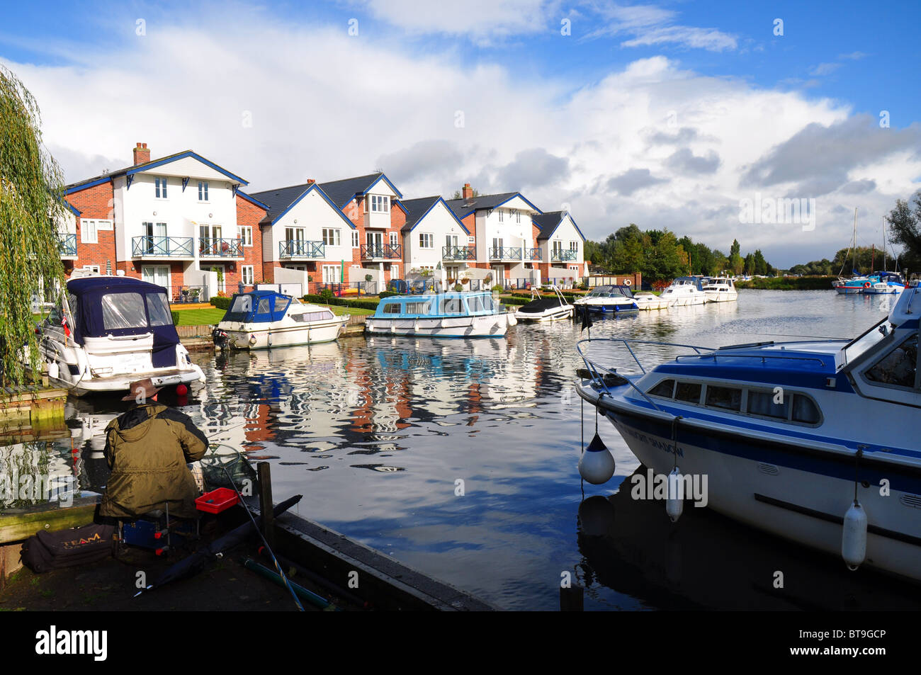 Loddon, Norfolk, England: riverside houses and moored boats Stock Photo ...