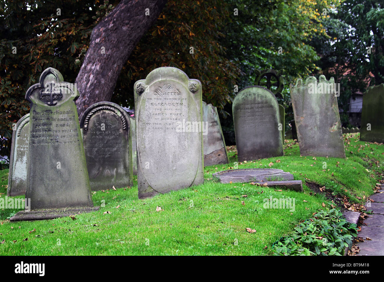 English grave stones hi-res stock photography and images - Alamy