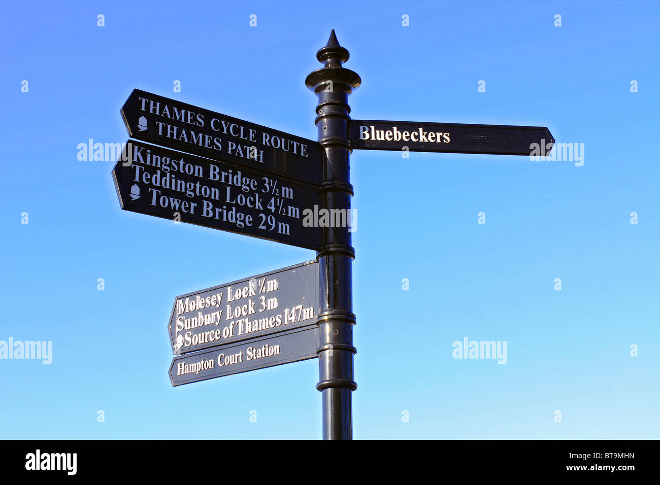 Sign post at Hampton Court Bridge over the River Thames at Molesey ...