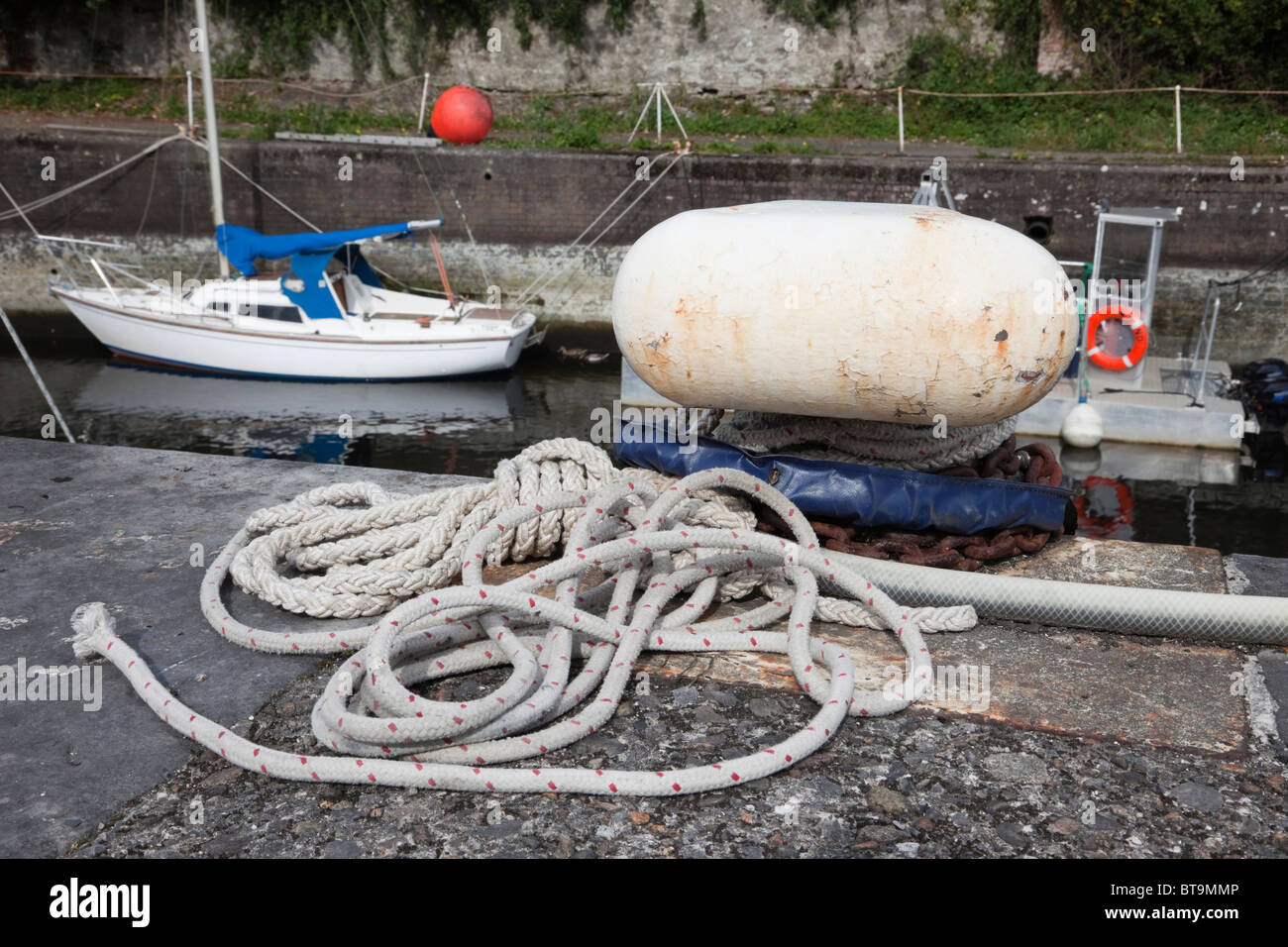 Mooring rope hi-res stock photography and images - Alamy
