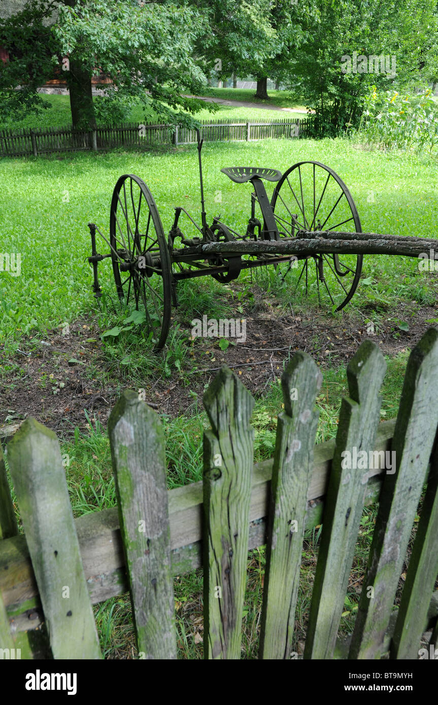 Horse drawn hay rake hi-res stock photography and images - Alamy
