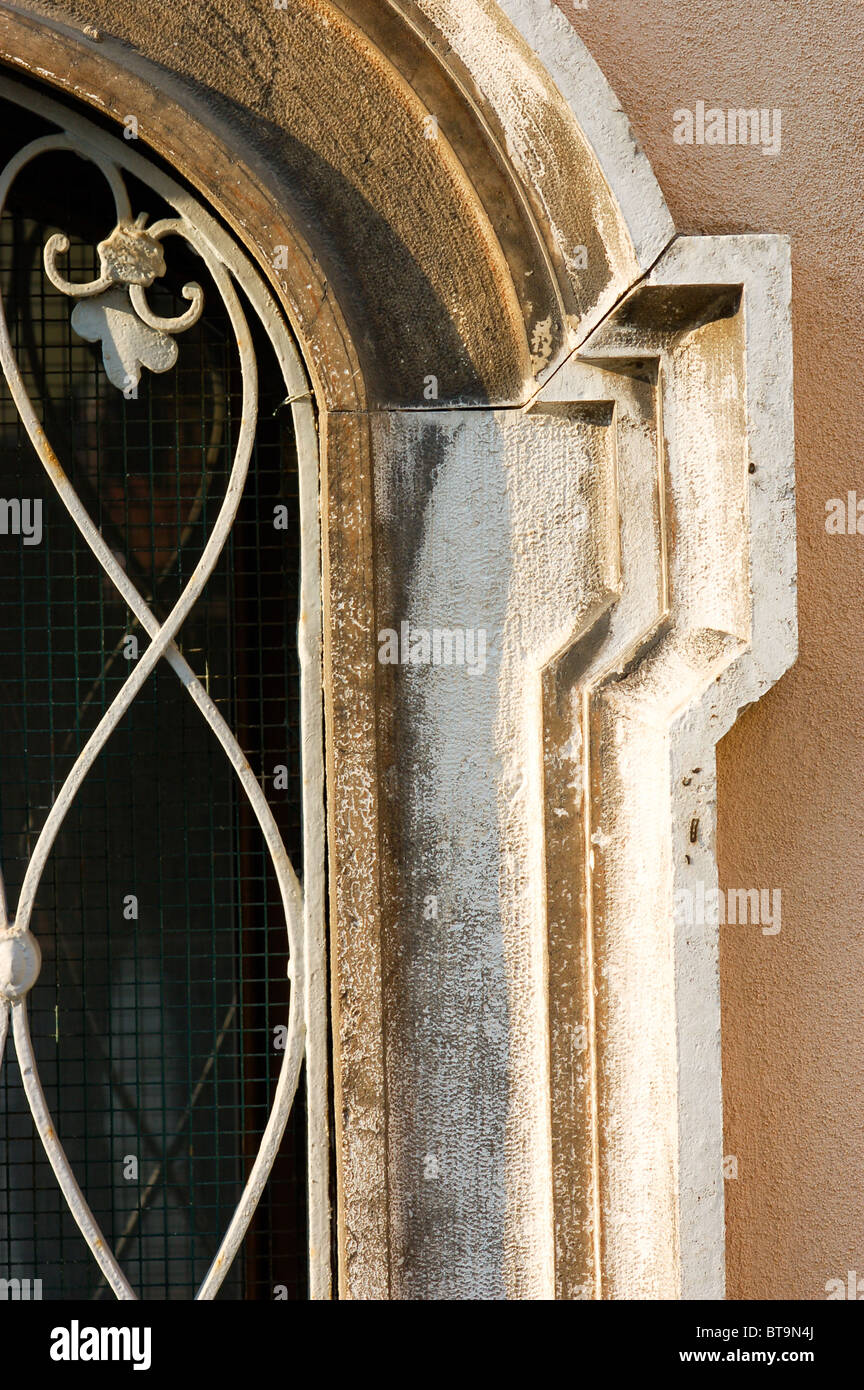 Architectural detail, stone window, Venice Italy Stock Photo - Alamy