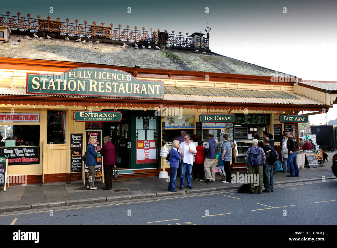 Devon restaurant hi-res stock photography and images - Alamy