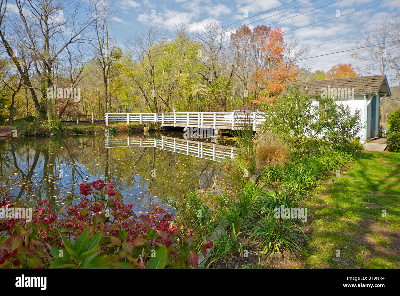 Wood Bridge Crossing the Delaware and Raritan Canal (D&R Canal Stock ...