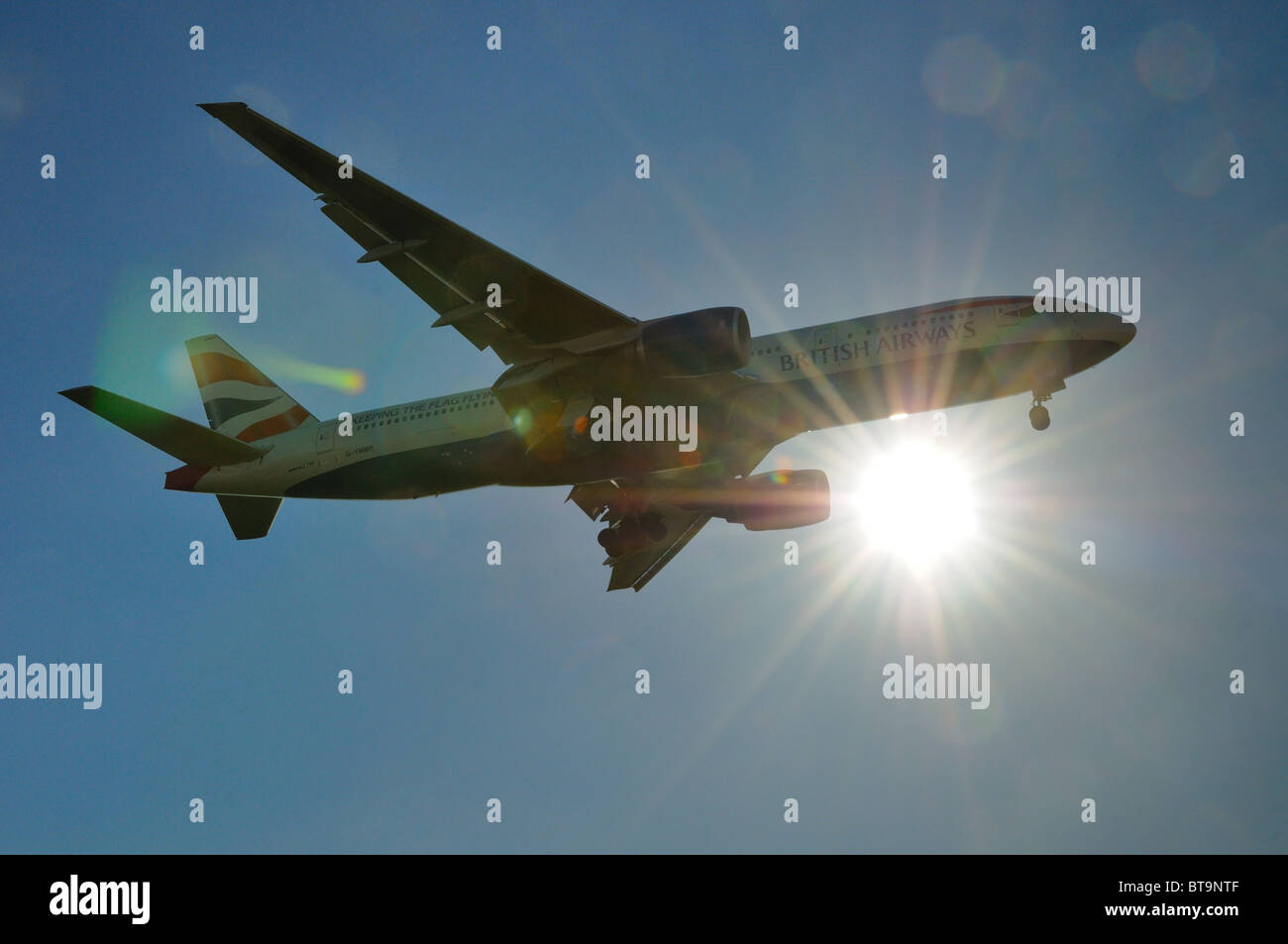 Low flying passenger jet landing at Heathrow airport Stock Photo - Alamy
