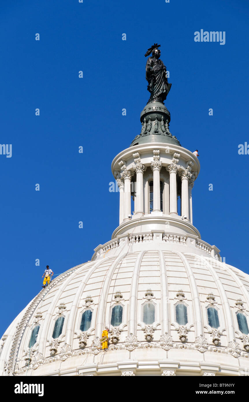 Cleaning the capitol exterior hi-res stock photography and images - Alamy