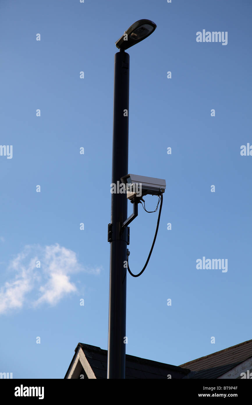 Cctv camera on lamp hi-res stock photography and images - Alamy