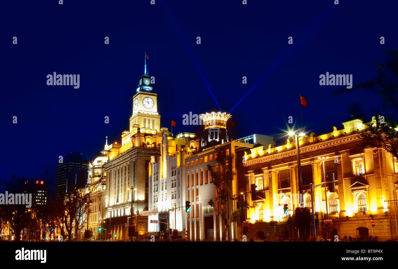 night scene at shanghai bund,road and historic building Stock Photo - Alamy