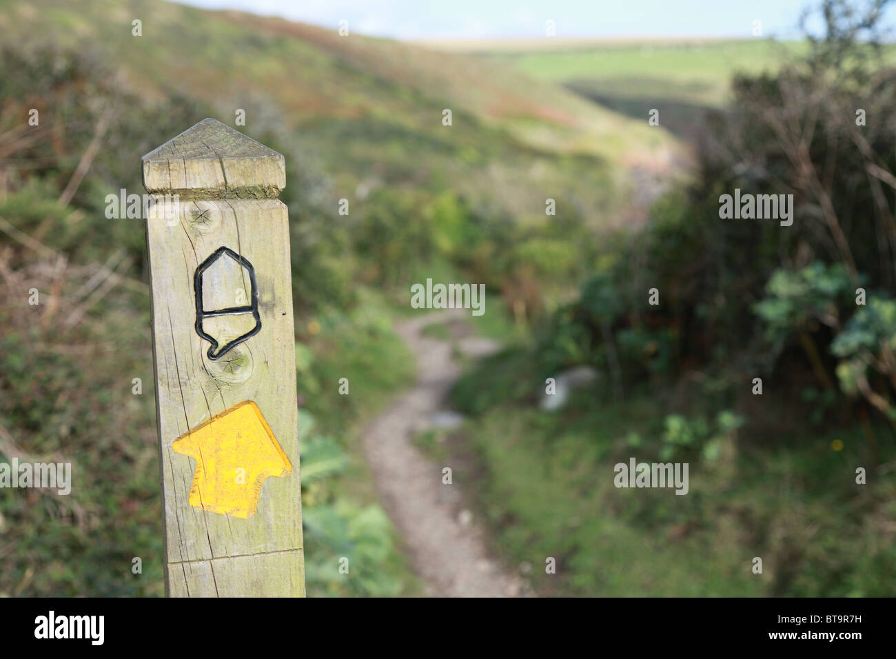 South west coast path sign cornwall hi-res stock photography and images ...