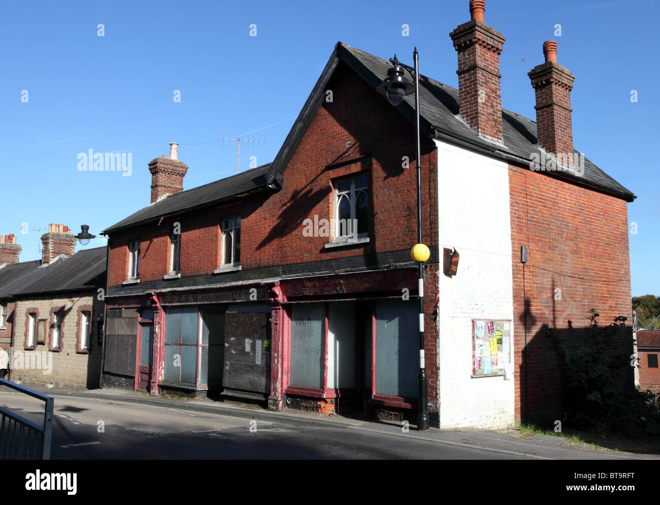 Shops in haslemere hi-res stock photography and images - Alamy