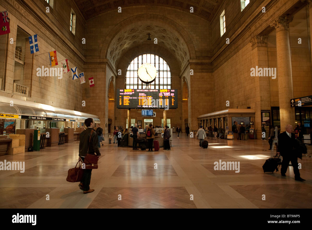 Union Station Toronto Train waiting room hall Stock Photo - Alamy