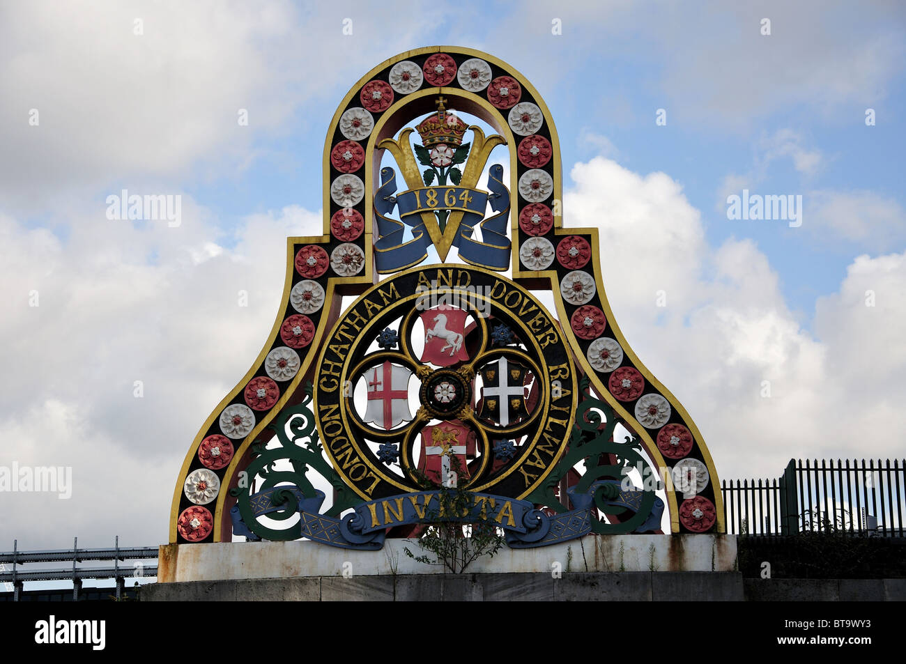 European city bridges hi-res stock photography and images - Alamy