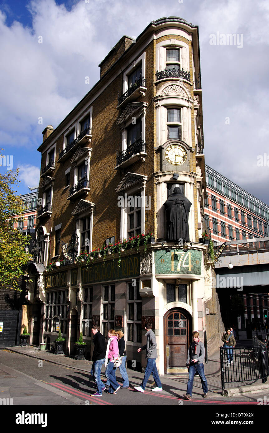 The Blackfriar Pub, Queen Victoria Street, Blackfriars, City of London ...
