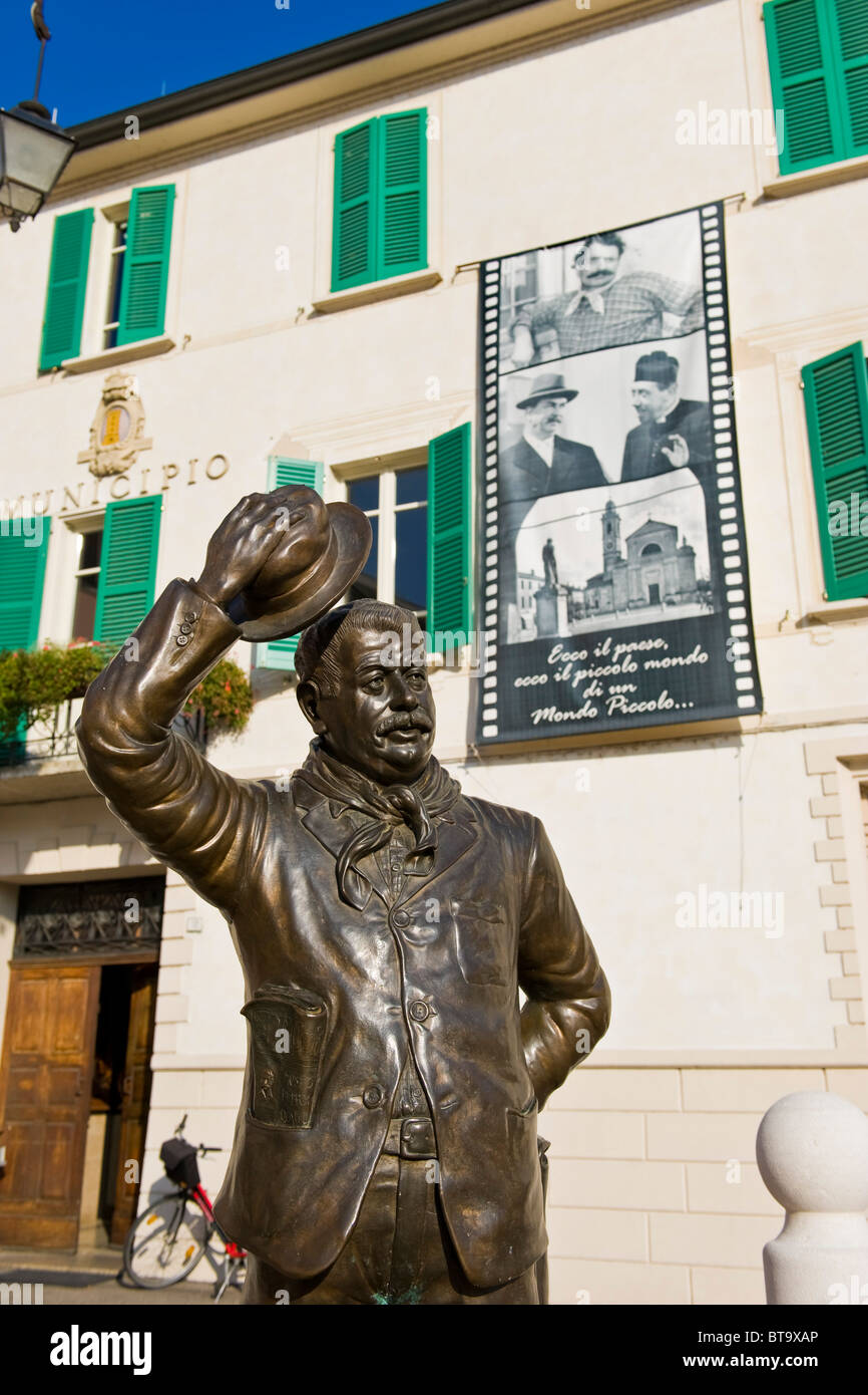 Statue of Peppone, Brescello (RE Stock Photo - Alamy