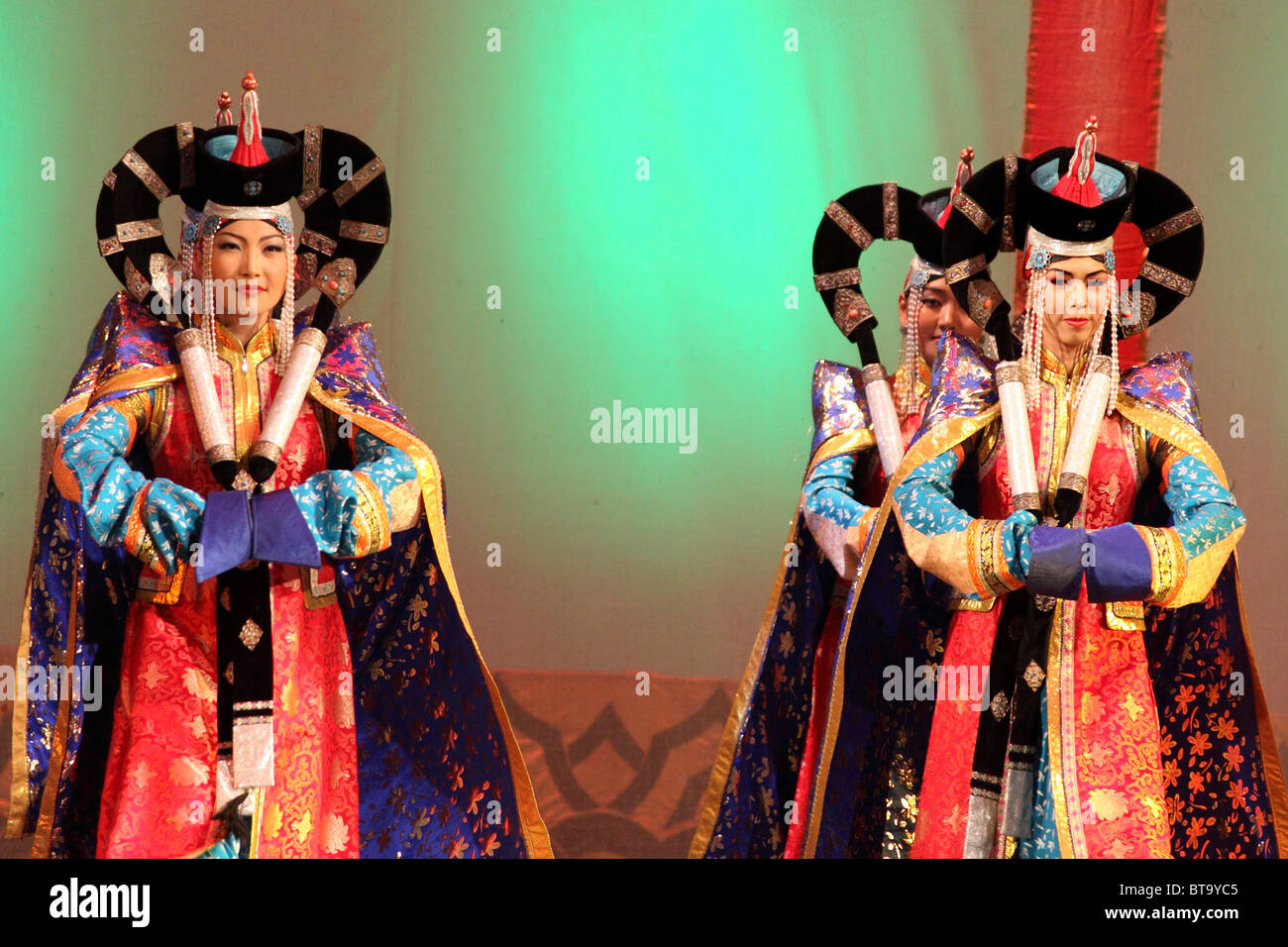 Traditional dance and song, Ulaan Baatar, Mongolia Stock Photo - Alamy