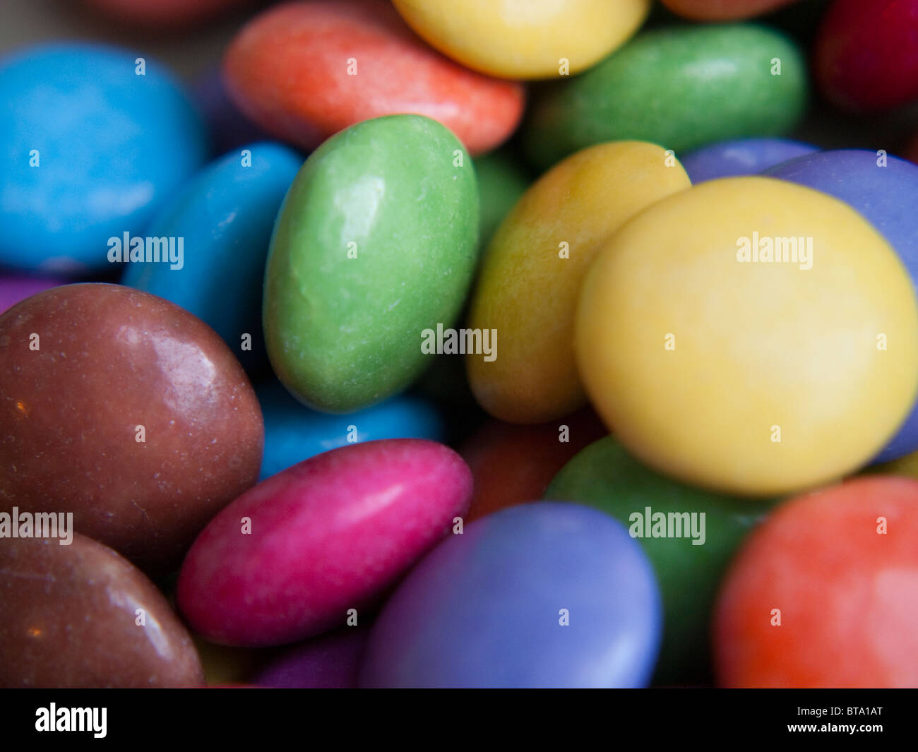 Round coloured sweets hi-res stock photography and images - Alamy