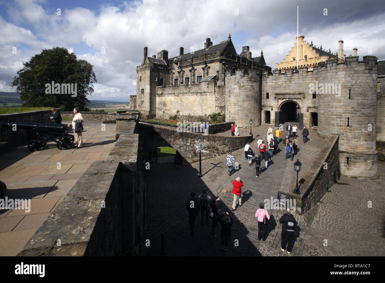 Gatehouse gate entry entrance hi-res stock photography and images - Alamy