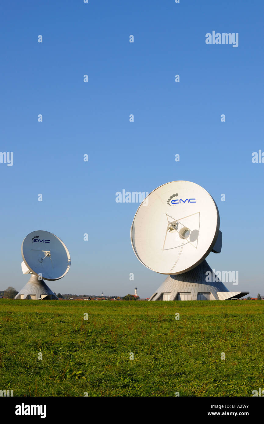 Parabolic aerials hi-res stock photography and images - Alamy