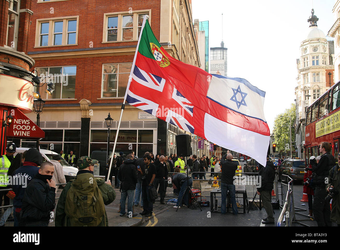 Rabbi Shifren joins EDL rally in London Stock Photo - Alamy