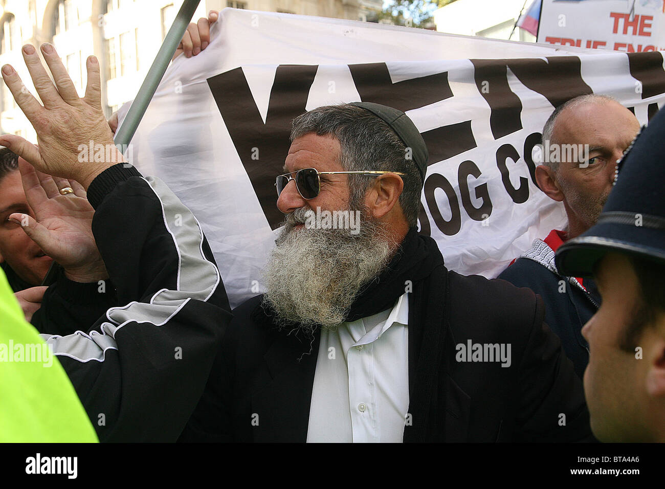 Rabbi Shifren joins EDL rally in London Stock Photo - Alamy