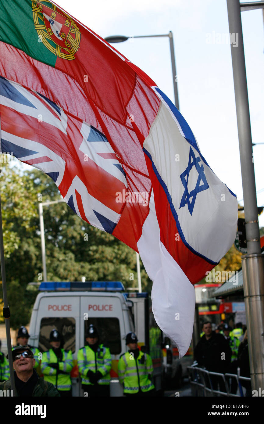 Rabbi Shifren joins EDL rally in London Stock Photo - Alamy