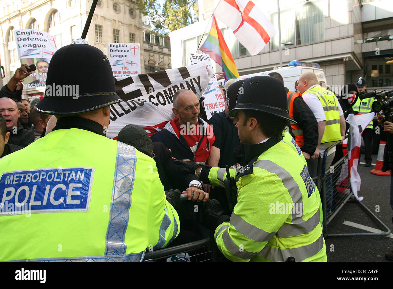 Rabbi Shifren joins EDL rally in London Stock Photo - Alamy