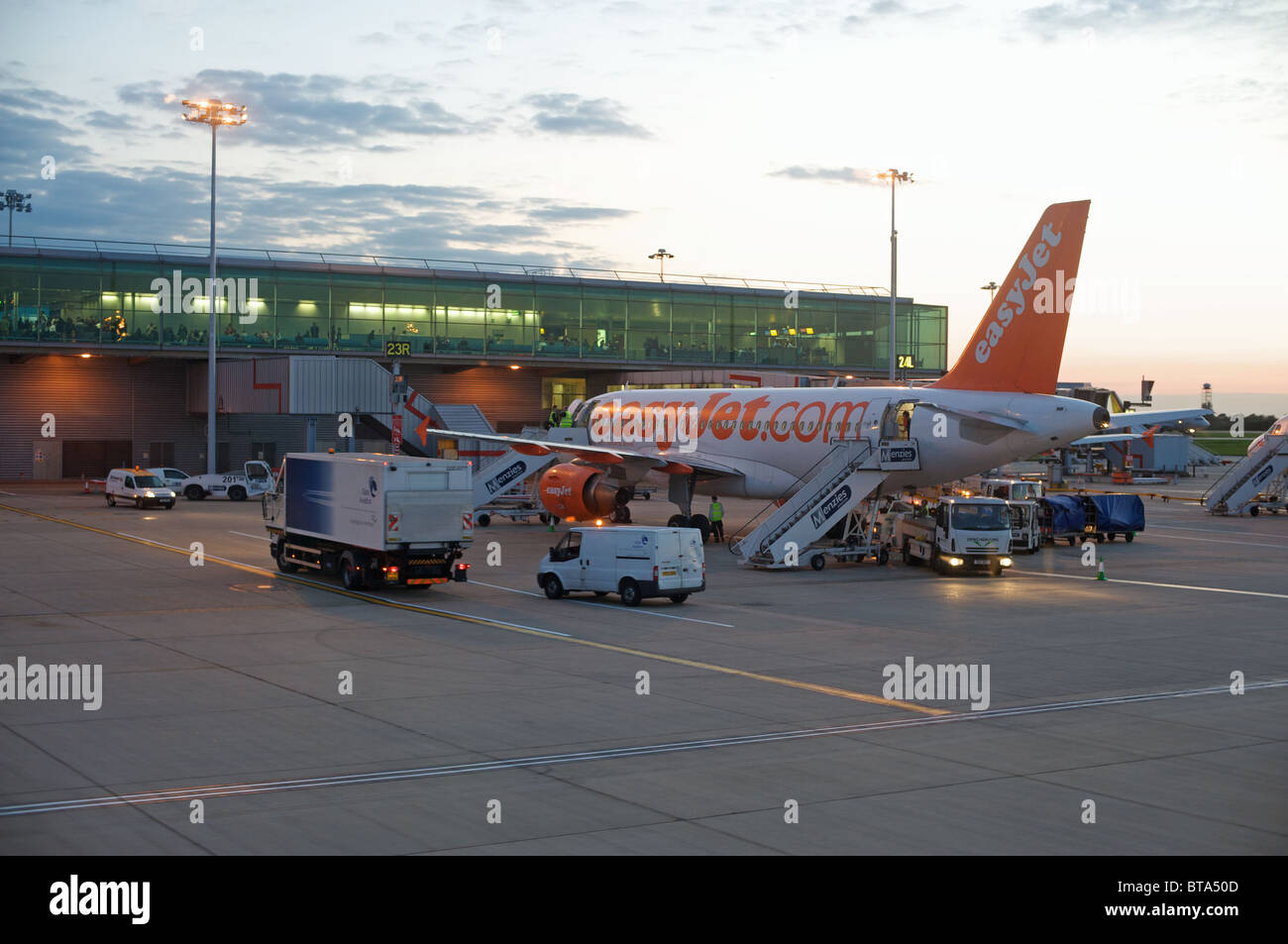 London stagnated airport hi-res stock photography and images - Alamy