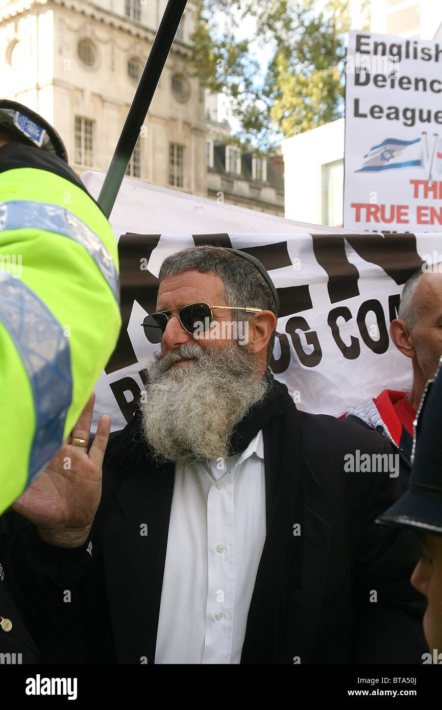 Rabbi Shifren joins EDL rally in London Stock Photo - Alamy
