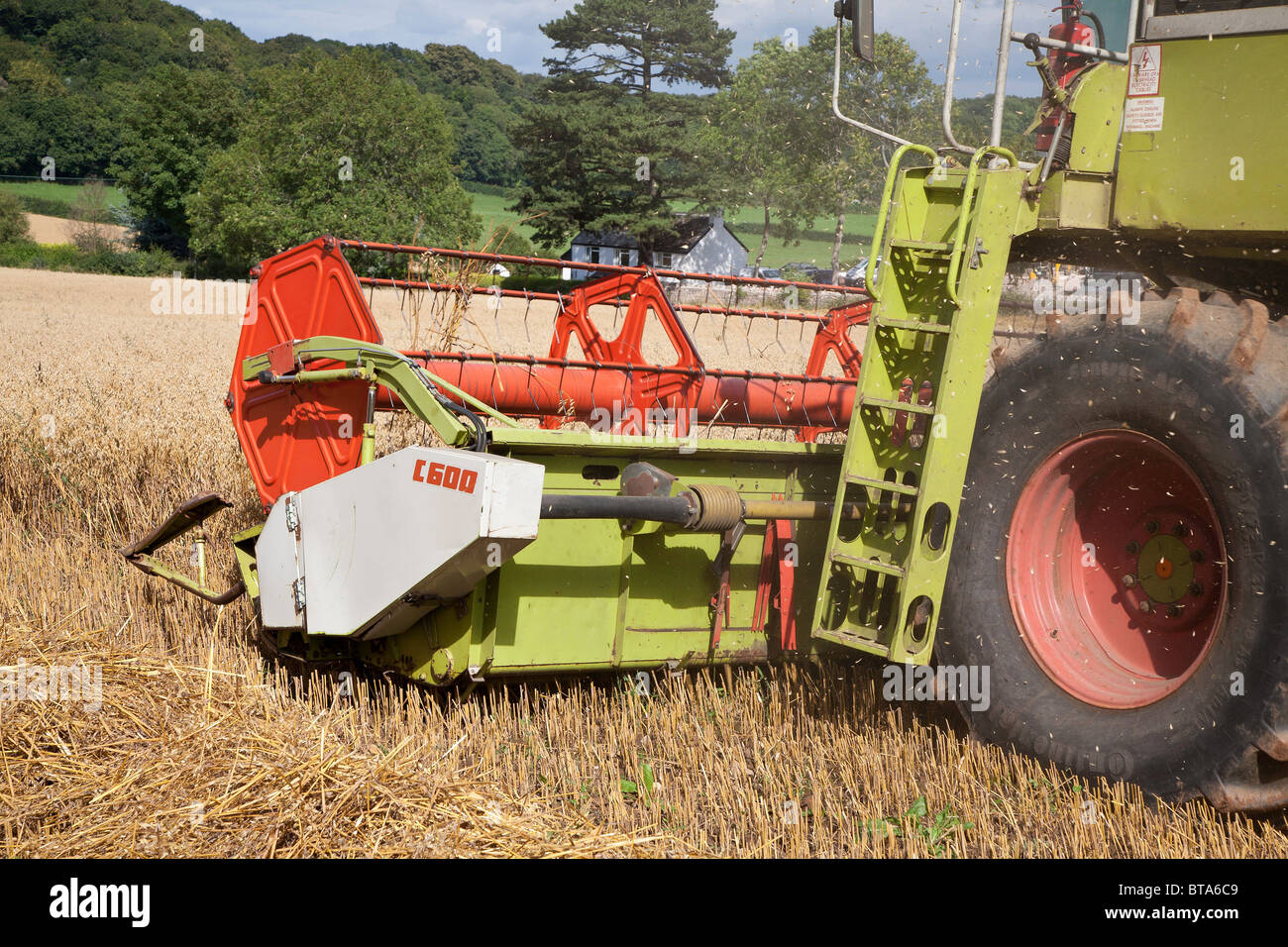Combine harvester harvesting oats hi-res stock photography and images ...