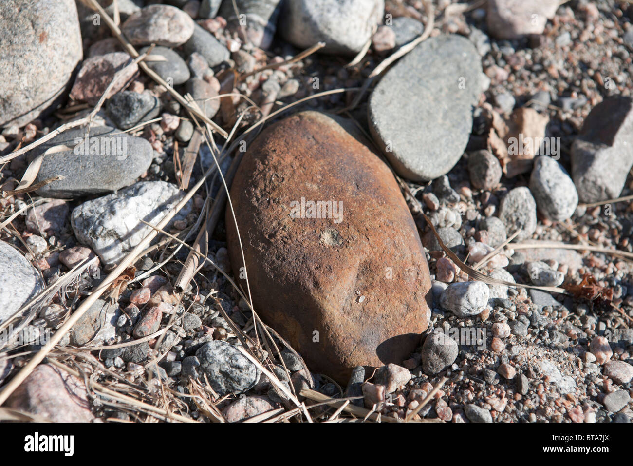 Rocks in strand sand Stock Photo - Alamy