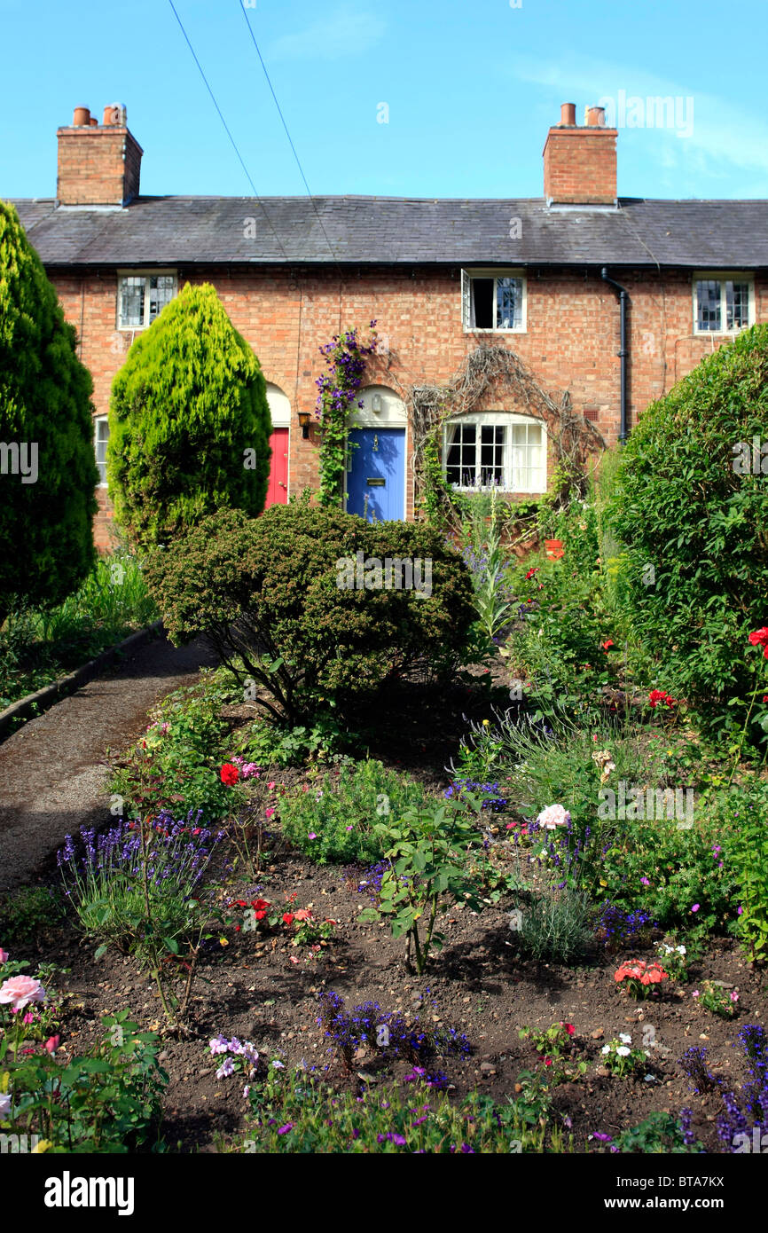 Victorian workers cottages hi-res stock photography and images - Alamy