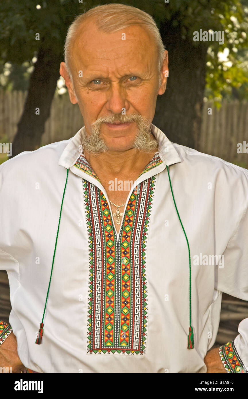 UKRAINE Zaporozhye man in traditional dress Stock Photo - Alamy