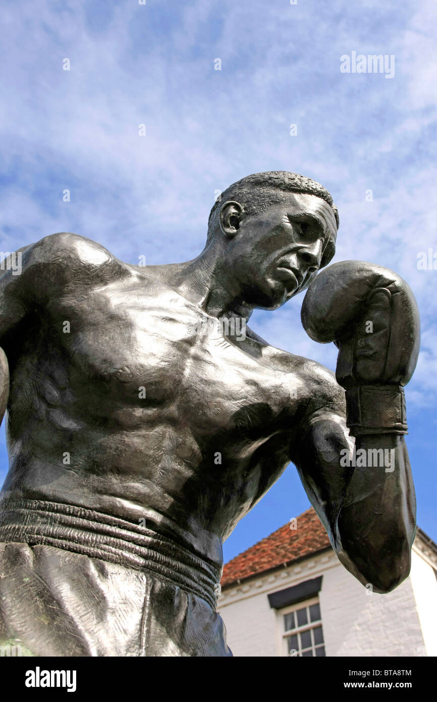 Statue in dedication to the legendary boxer Randolph Turpin in Warwick ...