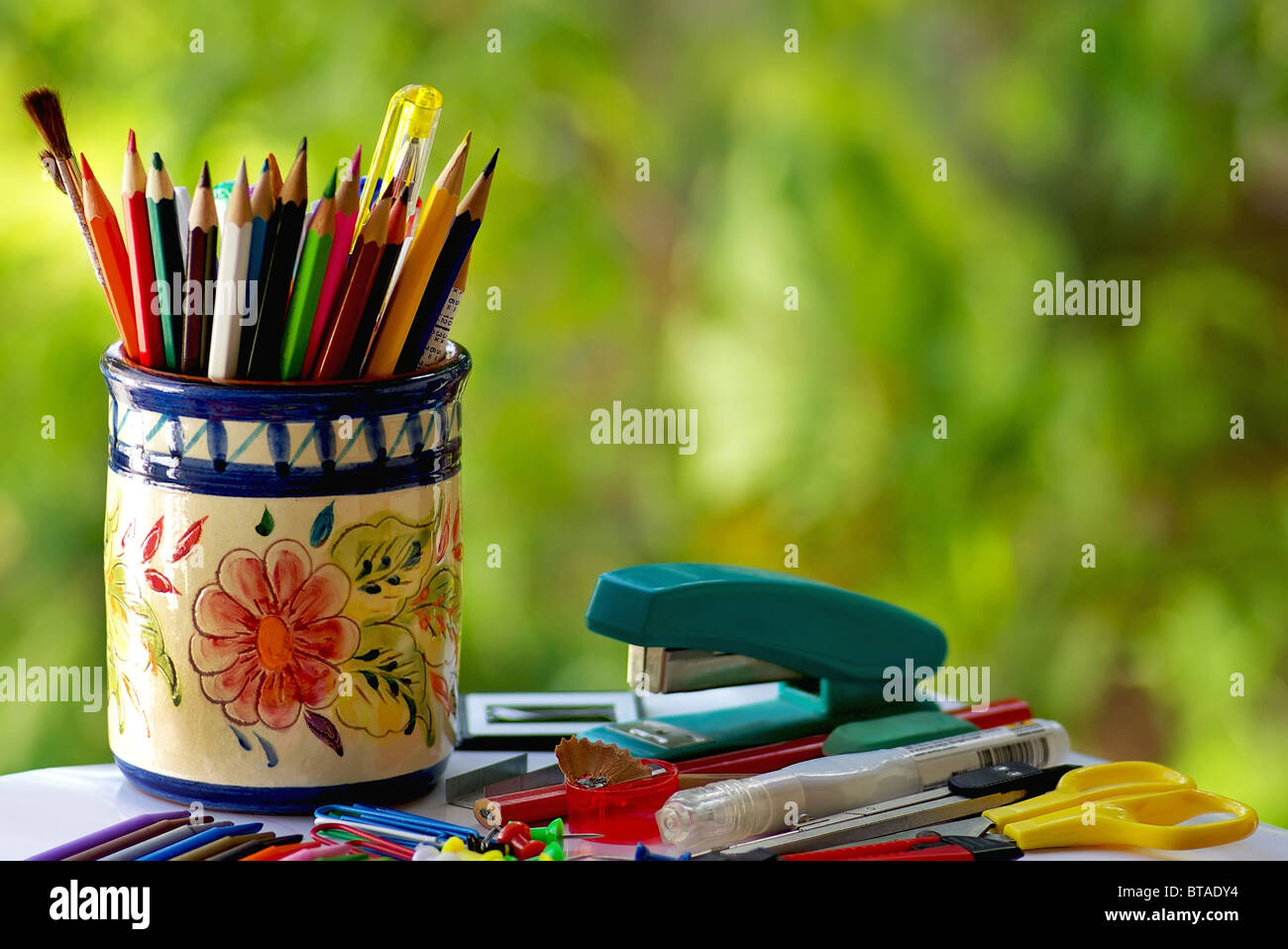 Colour pencils in pot hi-res stock photography and images - Alamy