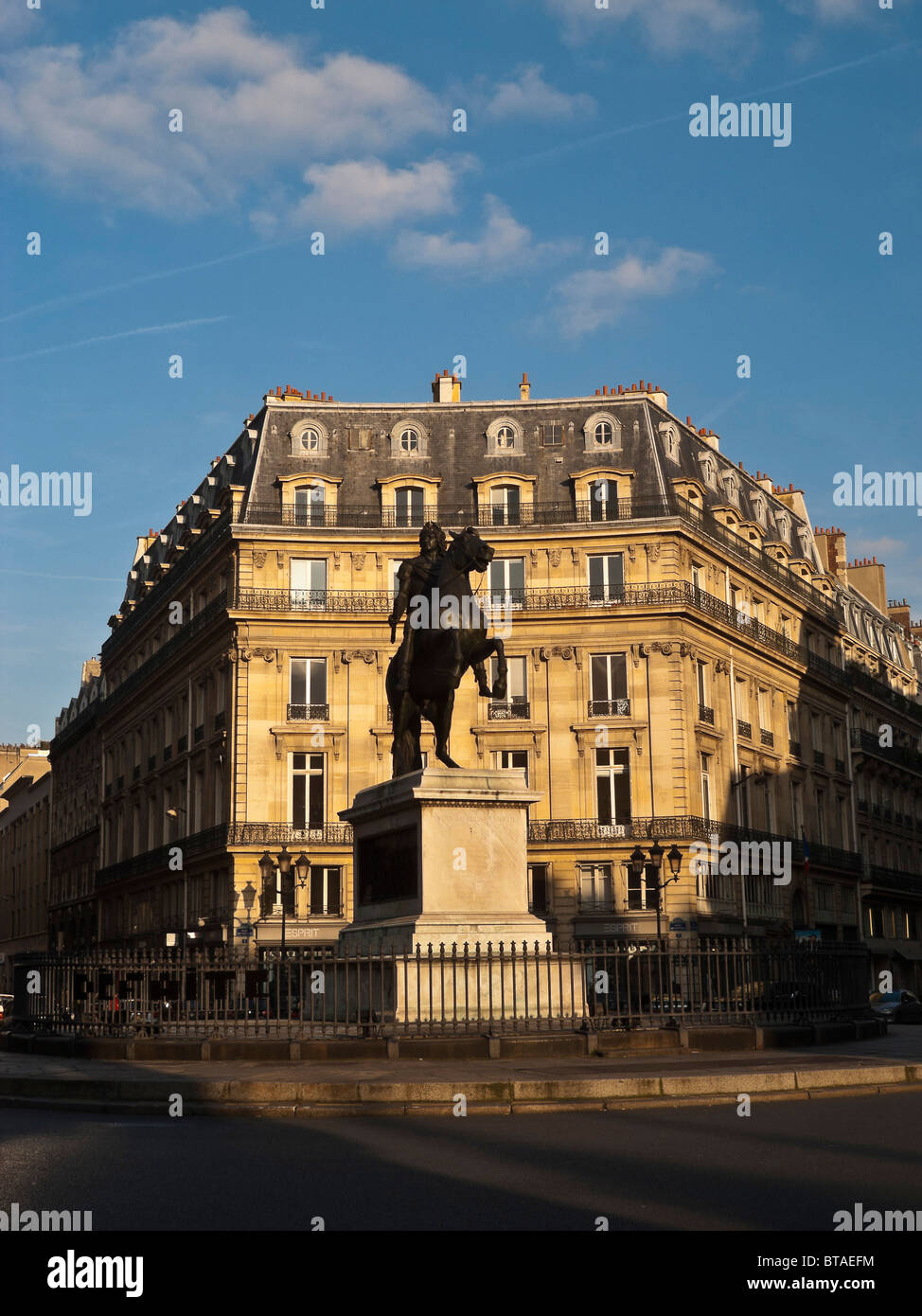 Paris ,France place des victoires Stock Photo - Alamy