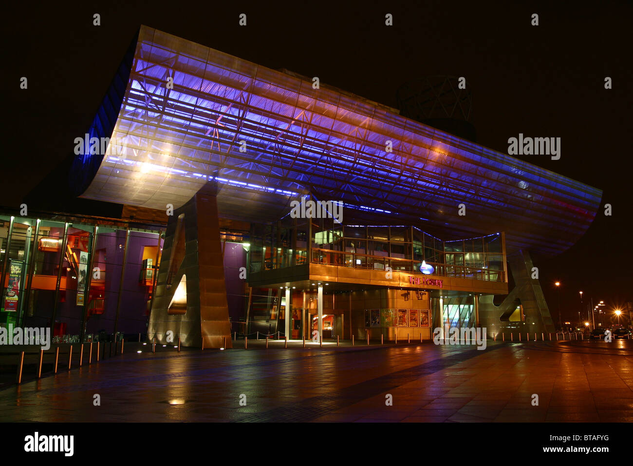 Lowry center architecture hi-res stock photography and images - Alamy