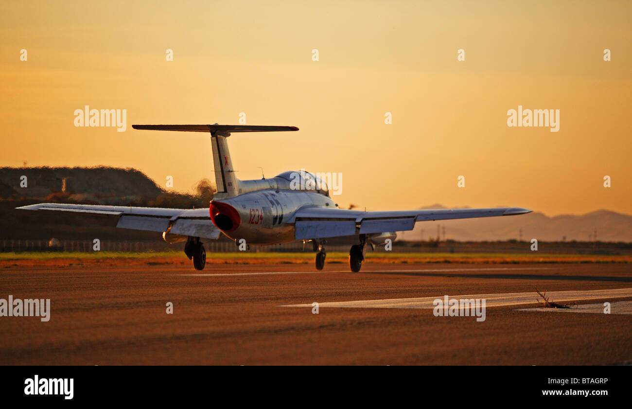 Fighter jet sunset hi-res stock photography and images - Alamy