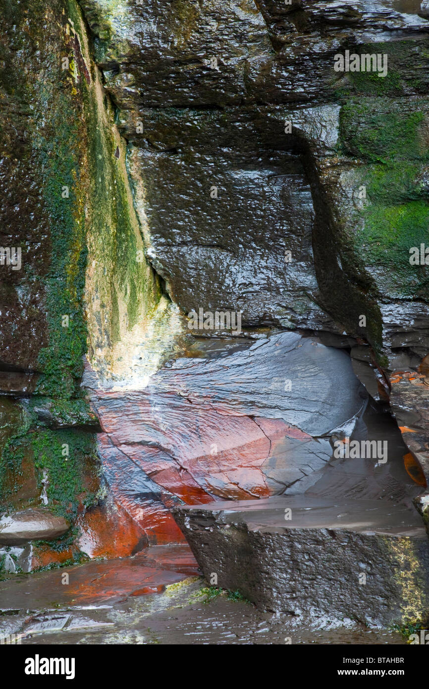 Cliff Stains, Saltwick Bay near Whitby, North Yorkshire Coast Stock ...