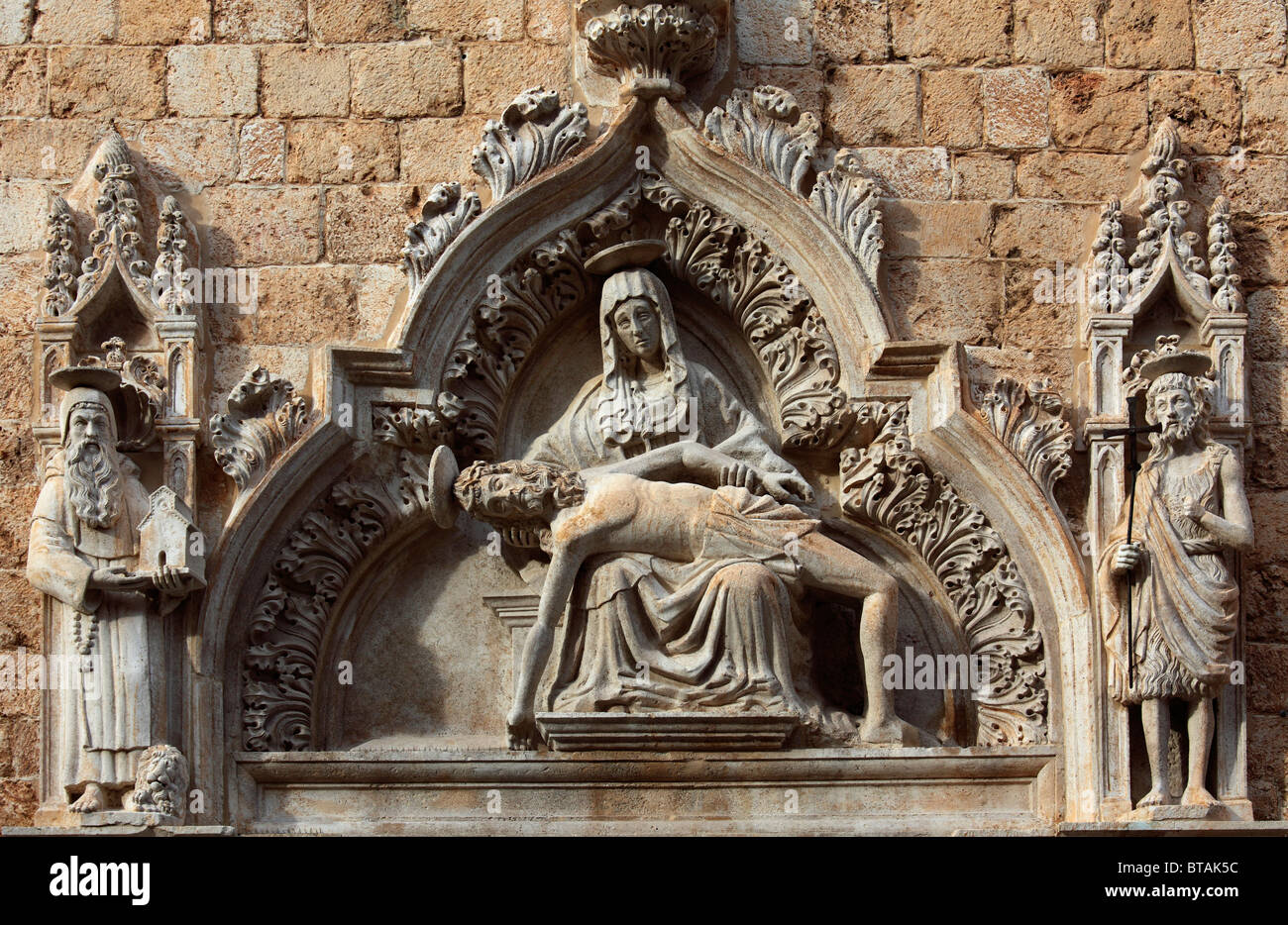 Croatia, Dubrovnik, Franciscan Monastery, statues Stock Photo - Alamy