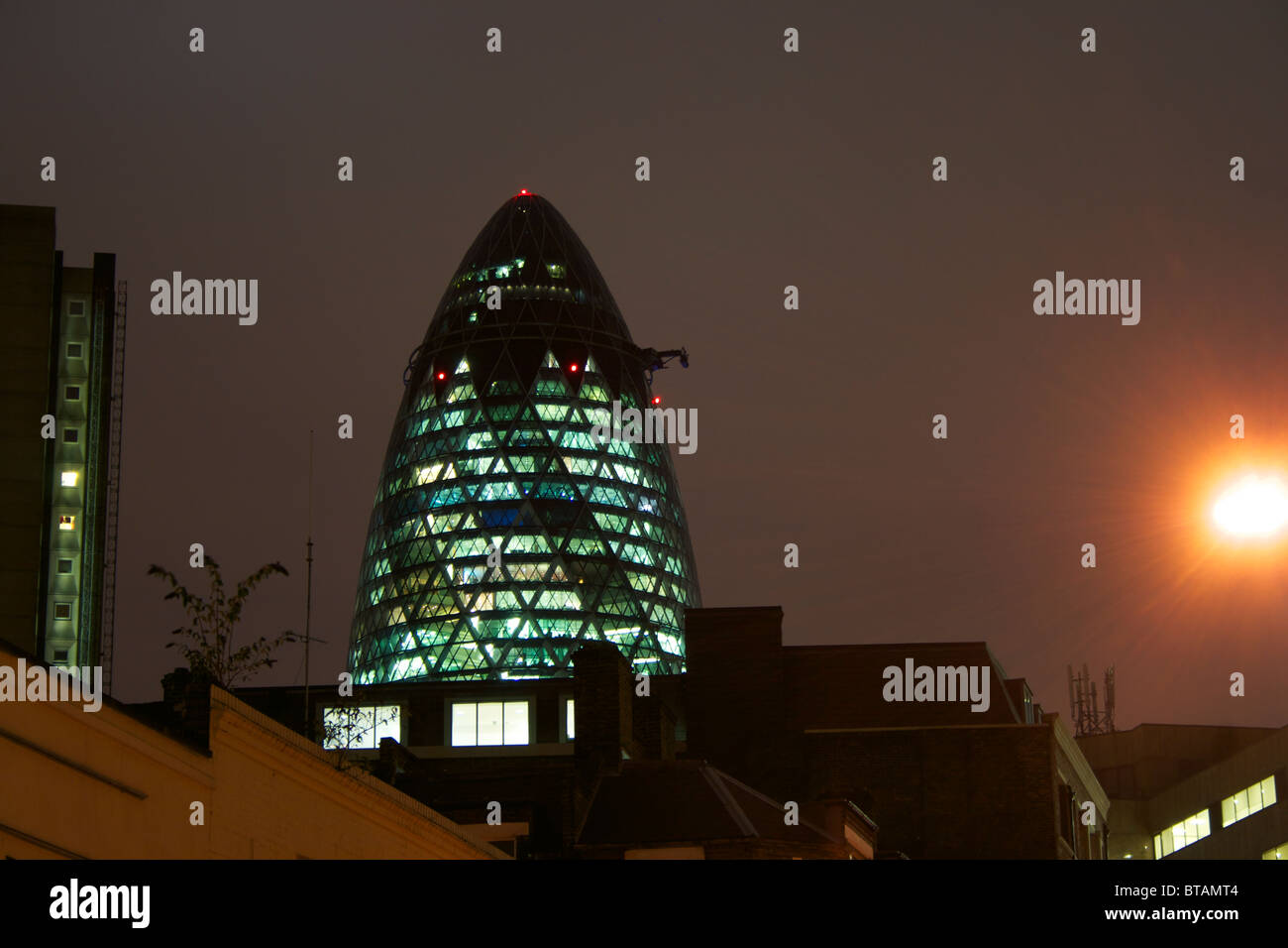 The Gherkin Building at night (London, England Stock Photo - Alamy