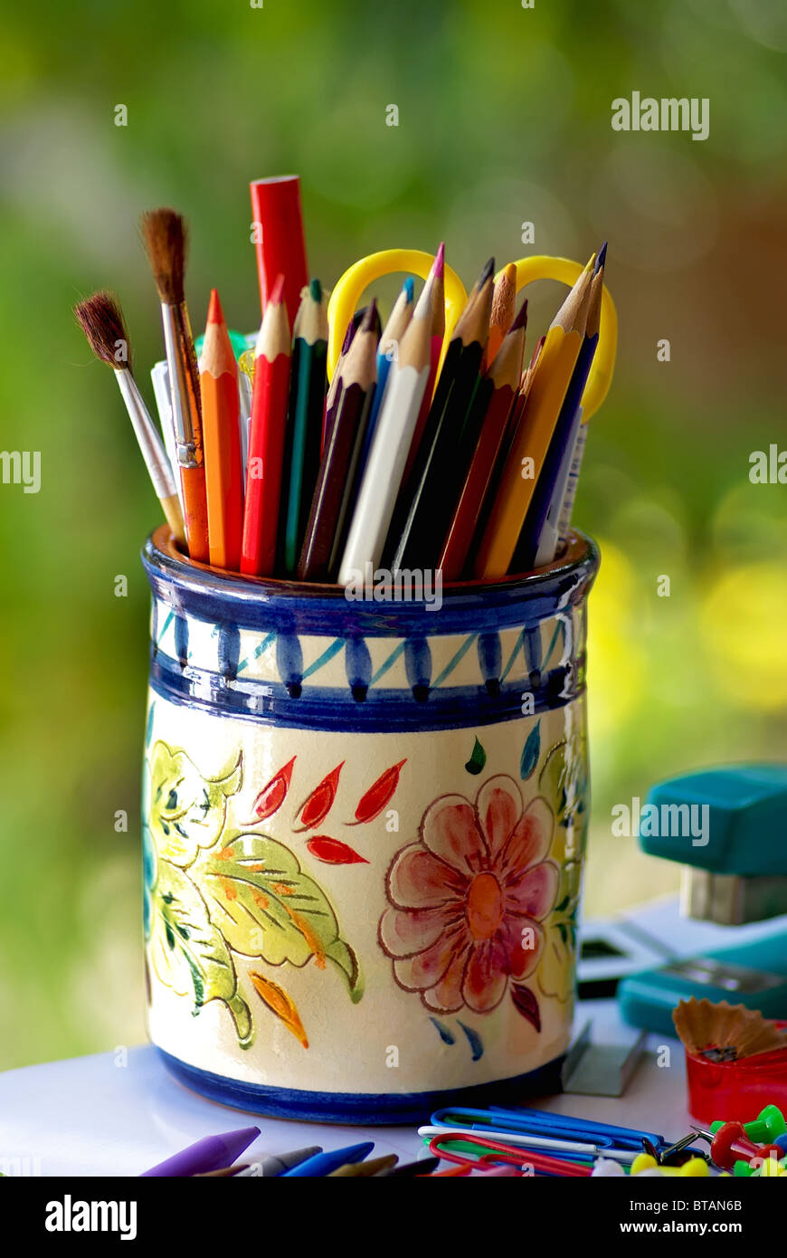 School pencil pot hi-res stock photography and images - Alamy