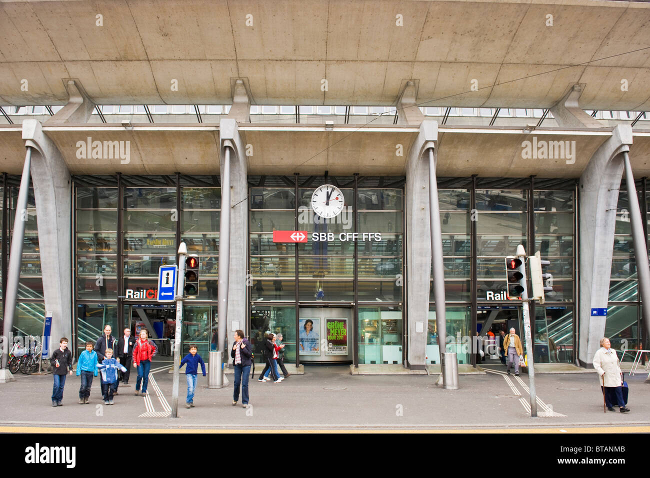 Railway station, Lucerne, Switzerland Stock Photo - Alamy