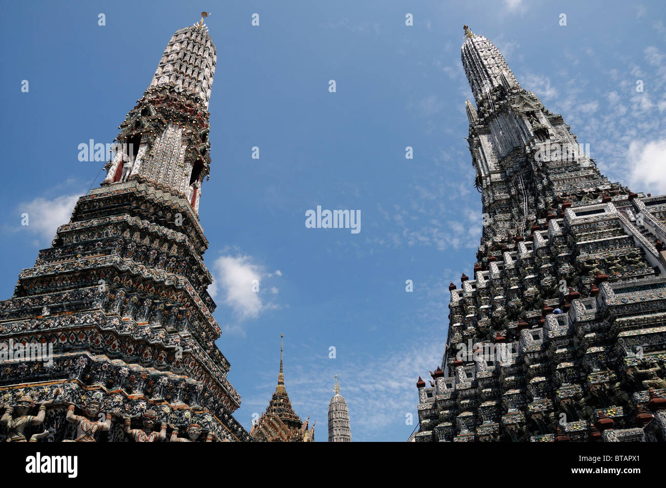 Wat arun temple of the dawn bangkok hi-res stock photography and images ...