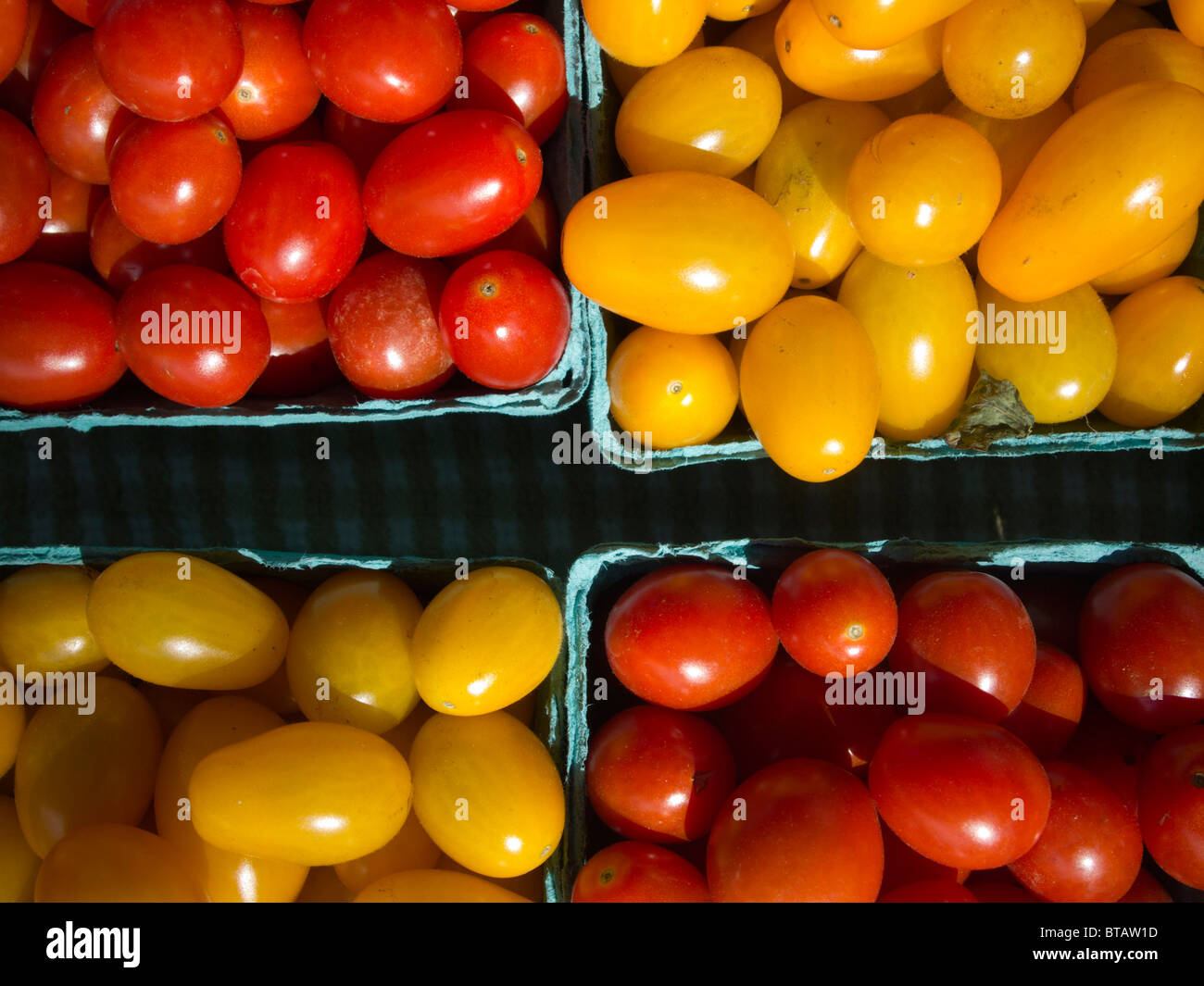 Red tomatoes farmers market hi-res stock photography and images - Alamy