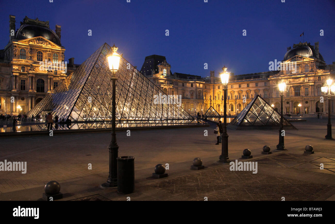 Louvre pyramide hi-res stock photography and images - Alamy