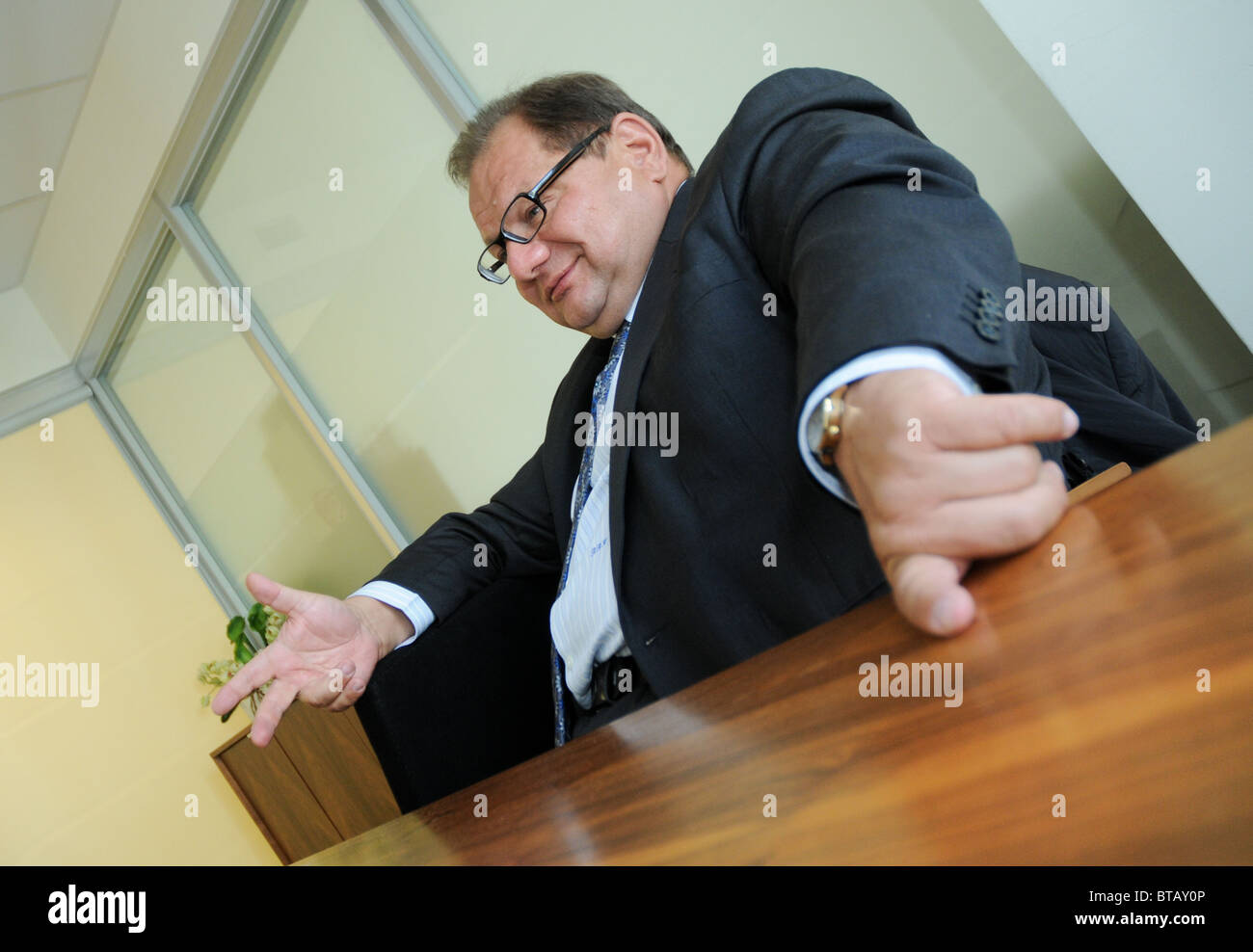Left wing politician hi-res stock photography and images - Alamy