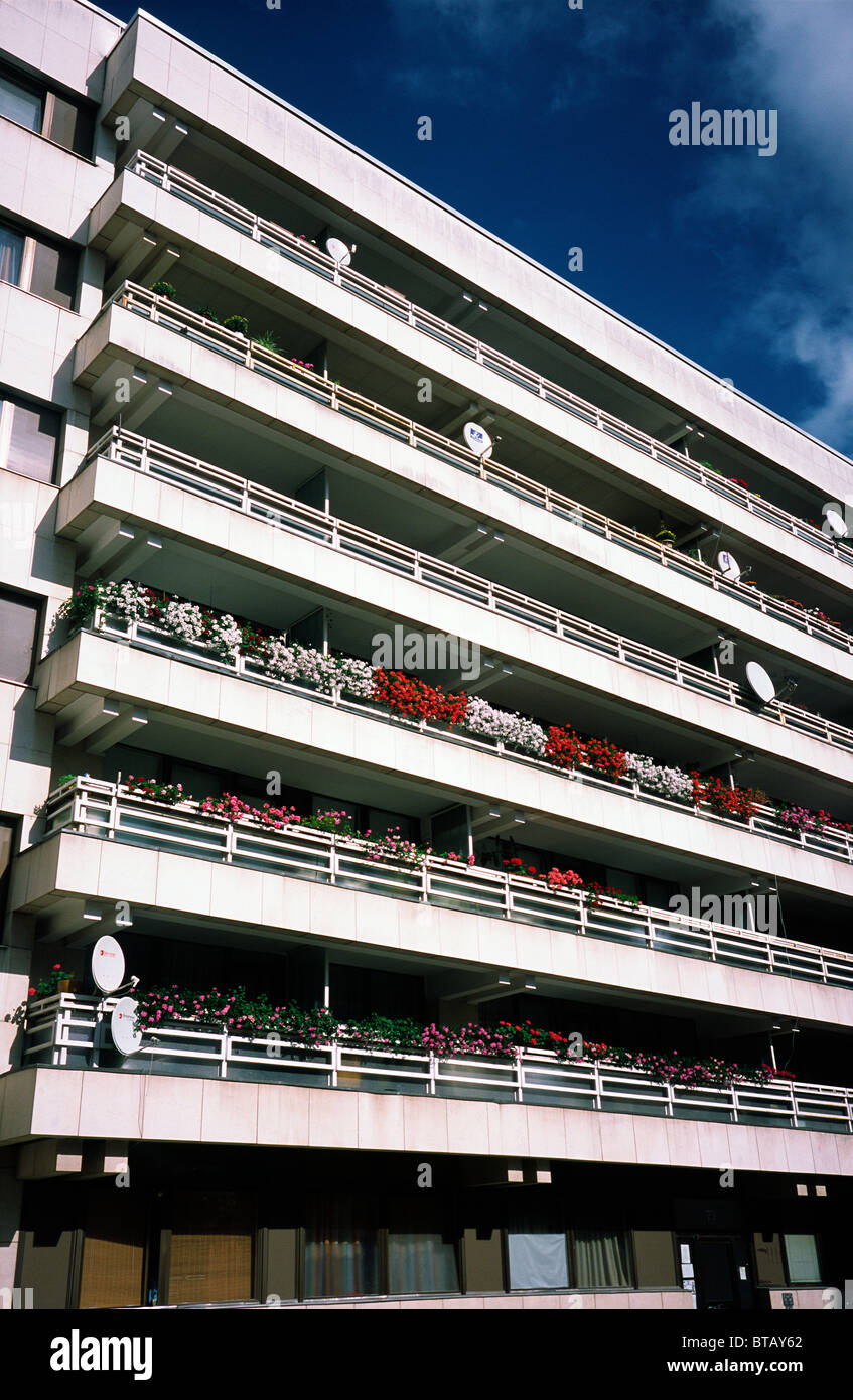 East german berlin apartment block hi-res stock photography and images ...