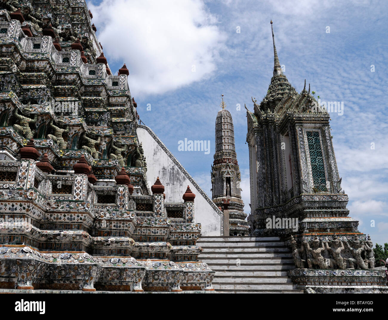 Wat Arun Temple of the dawn bangkok thailand Phar Prang architecture ...
